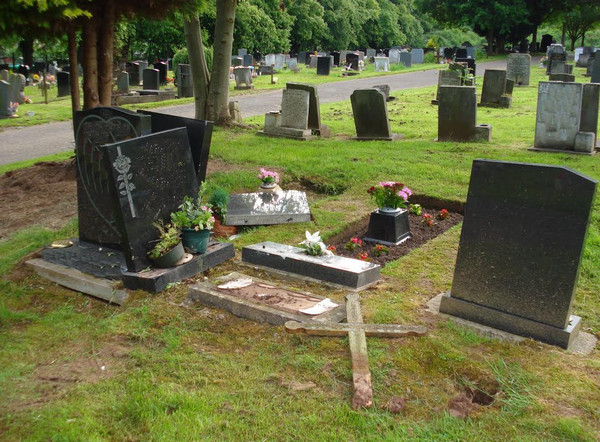 Car Damages Graves at Stapenhill Cemetery - InBurton.co.uk